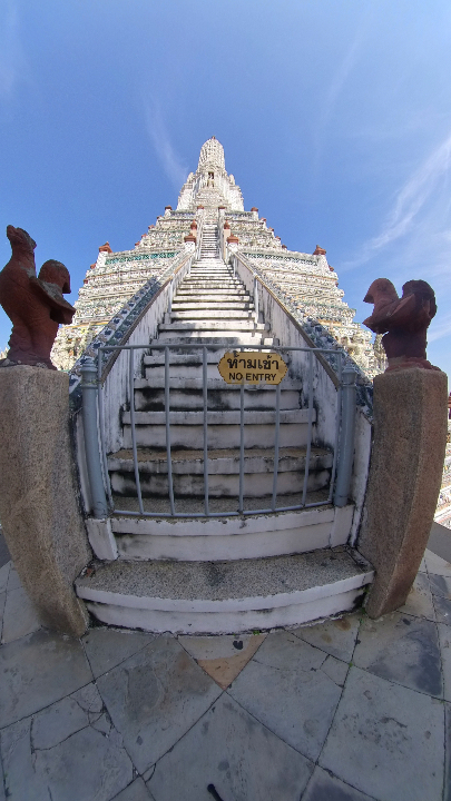 Tap to explore this 360 perspective. - Insta360